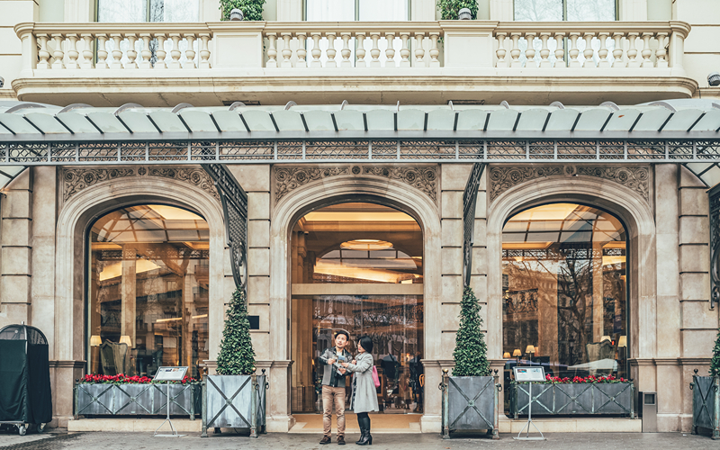 Why Visiting a Gucci Shop in Singapore Is a Must for Fashion Lovers